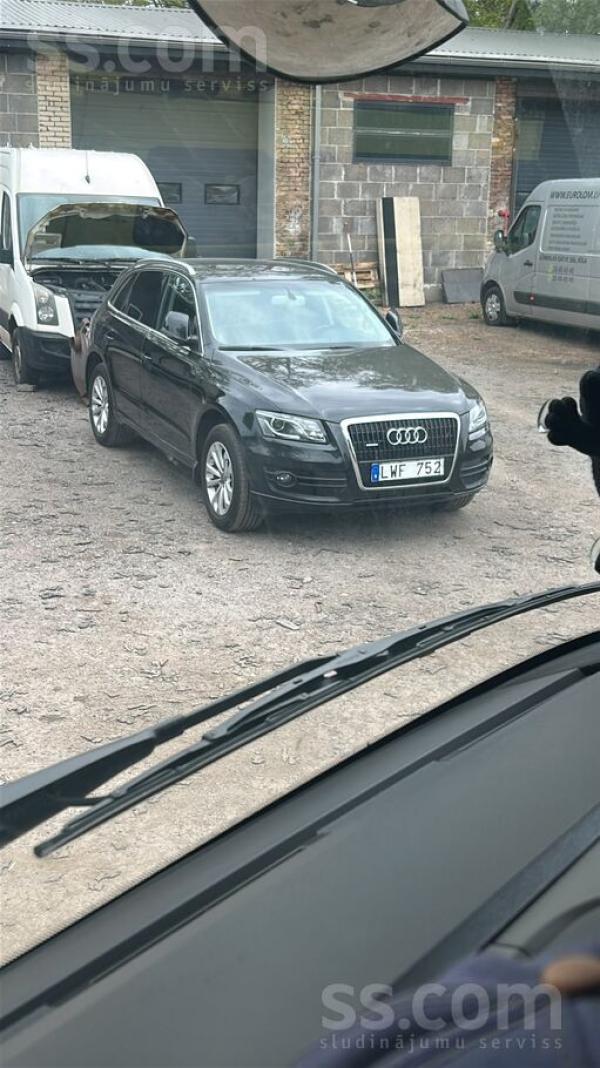 Black Audi Q5 2011 in Riga, with an engine capacity of 3.00 L and mileage of 289 thousand km for 8540 €, photo 10 on AUTOMOTO.COM.LV