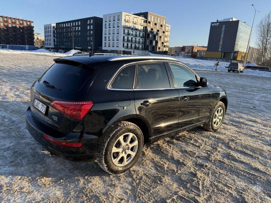 Black Audi Q5 2012 in Vilnius, with an engine capacity of 1.98 L and mileage of 201 thousand km for 8999 €, photo 4 on AUTOMOTO.COM.LV