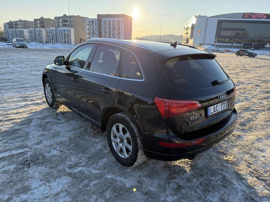 Black Audi Q5 2012 in Vilnius, with an engine capacity of 1.98 L and mileage of 201 thousand km for 8999 €, photo 6 on AUTOMOTO.COM.LV