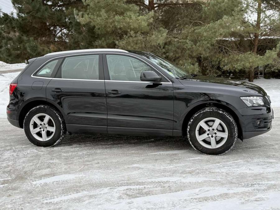 Black Audi Q5 2012 in Ukmerge, with an engine capacity of 1.97 L and mileage of 297 thousand km for 9300 €, photo 6 on AUTOMOTO.COM.LV