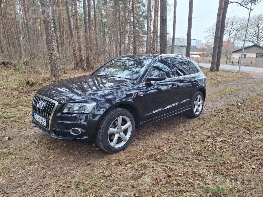 Black Audi Q5 2012 in Daugavpils, with an engine capacity of 2.00 L and mileage of 245 thousand km for 9750 €, photo 1 on AUTOMOTO.COM.LV