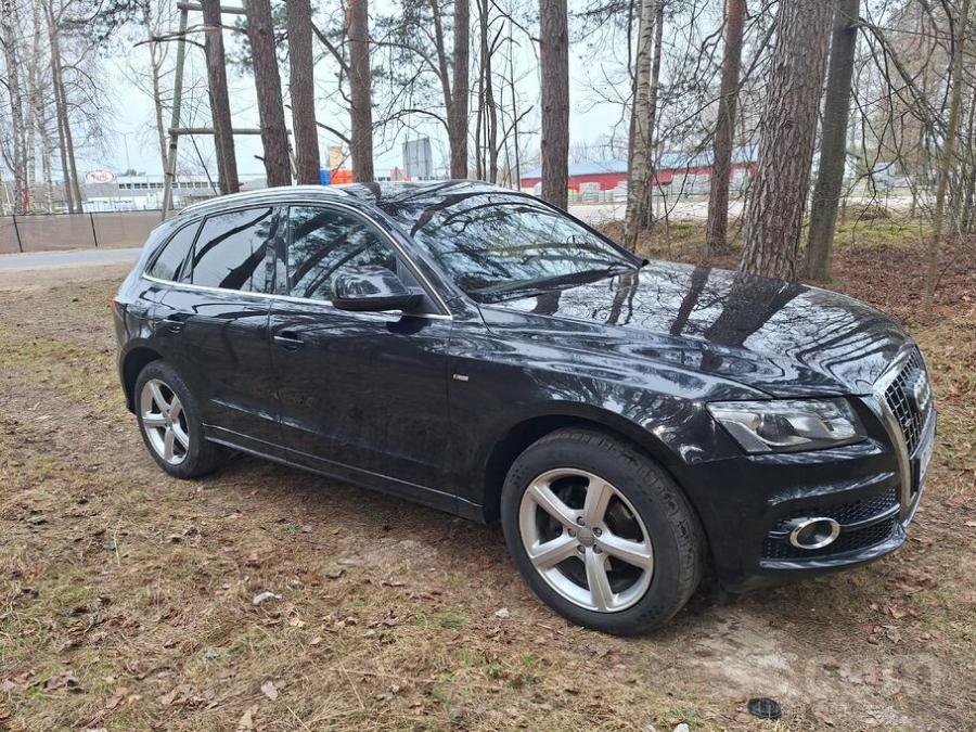 Black Audi Q5 2012 in Daugavpils, with an engine capacity of 2.00 L and mileage of 245 thousand km for 9750 €, photo 4 on AUTOMOTO.COM.LV