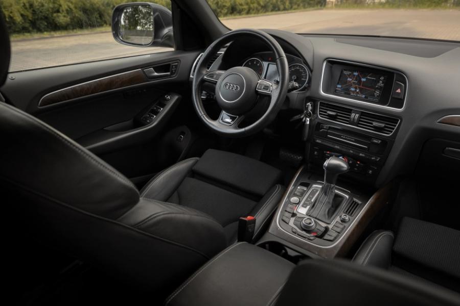 Melns Audi Q5 2012 Rīga, ar dzinēja tilpumu 2.00 L un nobraukumu 266 tūkst. km par 11690 €, foto 4 vietnē AUTOMOTO.COM.LV