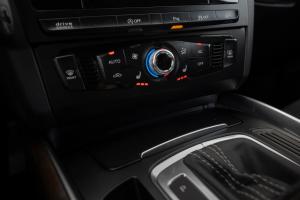 Melns Audi Q5 2012 Rīga, ar dzinēja tilpumu 2.00 L un nobraukumu 266 tūkst. km par 11690 €, foto 22 vietnē AUTOMOTO.COM.LV