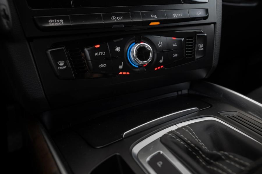 Melns Audi Q5 2012 Rīga, ar dzinēja tilpumu 2.00 L un nobraukumu 266 tūkst. km par 11690 €, foto 22 vietnē AUTOMOTO.COM.LV