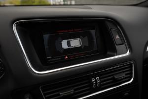 Melns Audi Q5 2012 Rīga, ar dzinēja tilpumu 2.00 L un nobraukumu 266 tūkst. km par 11690 €, foto 26 vietnē AUTOMOTO.COM.LV
