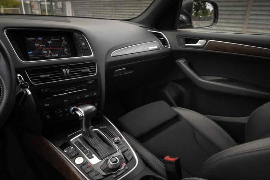Melns Audi Q5 2012 Rīga, ar dzinēja tilpumu 2.00 L un nobraukumu 266 tūkst. km par 11690 €, foto 31 vietnē AUTOMOTO.COM.LV
