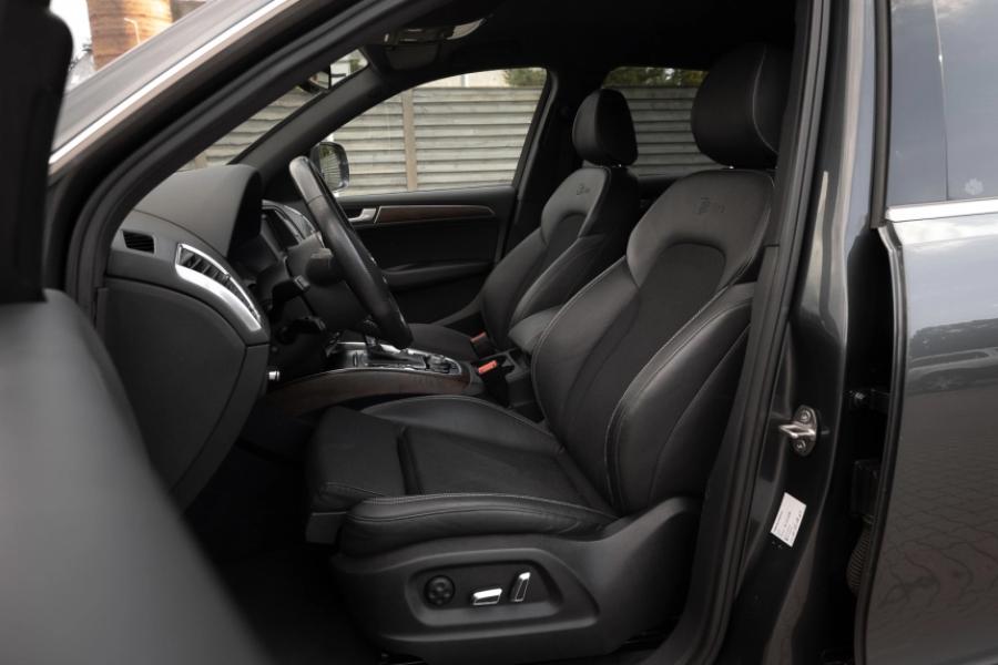 Melns Audi Q5 2012 Rīga, ar dzinēja tilpumu 2.00 L un nobraukumu 266 tūkst. km par 11690 €, foto 37 vietnē AUTOMOTO.COM.LV