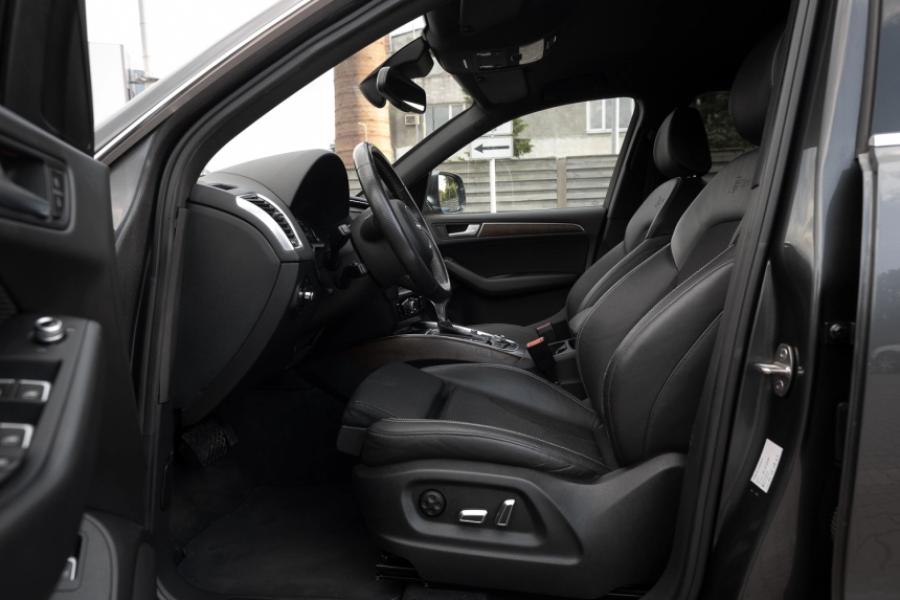 Melns Audi Q5 2012 Rīga, ar dzinēja tilpumu 2.00 L un nobraukumu 266 tūkst. km par 11690 €, foto 39 vietnē AUTOMOTO.COM.LV