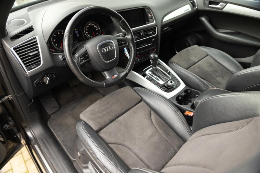 Melns Audi Q5 2012 Rīga, ar dzinēja tilpumu 2.00 L un nobraukumu 266 tūkst. km par 11690 €, foto 42 vietnē AUTOMOTO.COM.LV