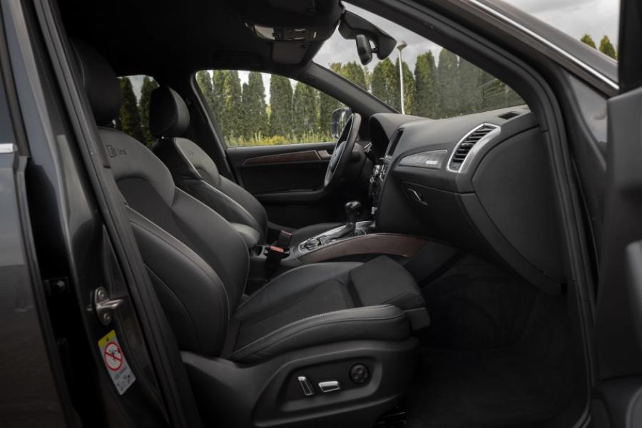 Melns Audi Q5 2012 Rīga, ar dzinēja tilpumu 2.00 L un nobraukumu 266 tūkst. km par 11690 €, foto 52 vietnē AUTOMOTO.COM.LV