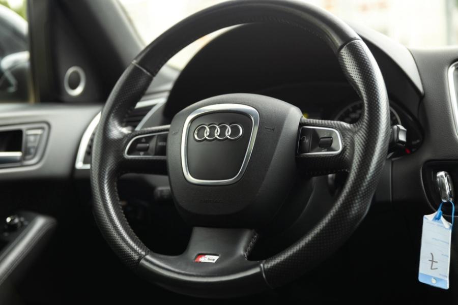 Melns Audi Q5 2012 Rīga, ar dzinēja tilpumu 2.00 L un nobraukumu 266 tūkst. km par 11690 €, foto 64 vietnē AUTOMOTO.COM.LV