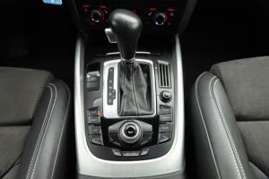 Melns Audi Q5 2012 Rīga, ar dzinēja tilpumu 2.00 L un nobraukumu 266 tūkst. km par 11690 €, foto 66 vietnē AUTOMOTO.COM.LV