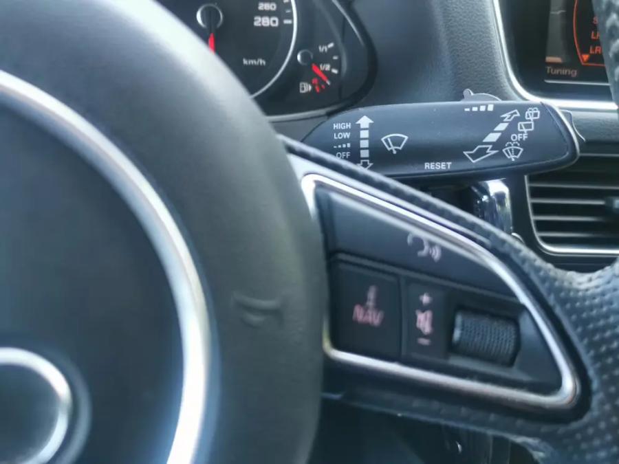 Melns Audi Q5 2012 Kuldīga, ar dzinēja tilpumu 3.00 L un nobraukumu 222 tūkst. km par 12880 €, foto 17 vietnē AUTOMOTO.COM.LV