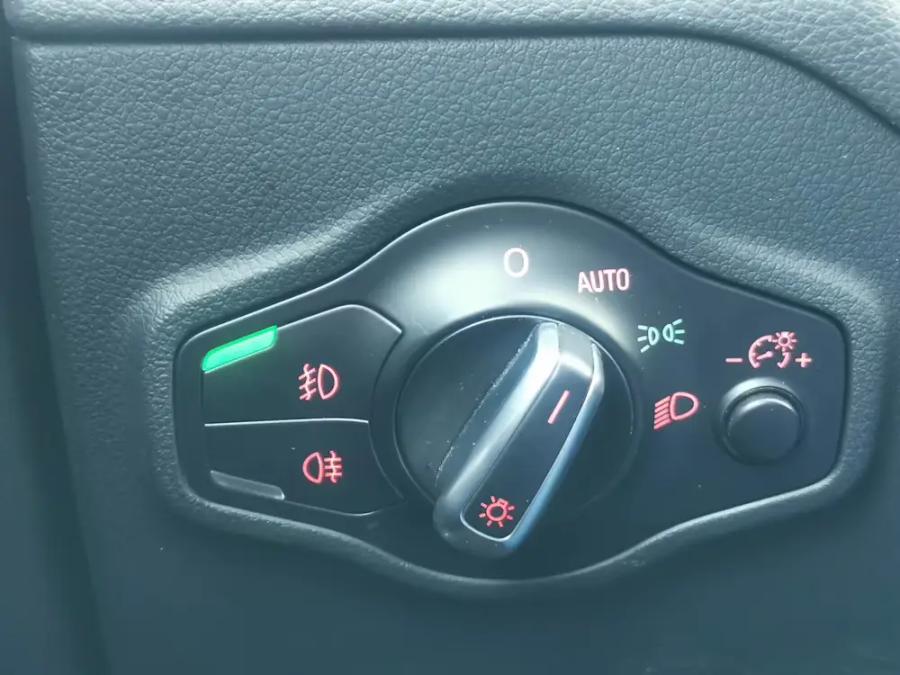 Melns Audi Q5 2012 Kuldīga, ar dzinēja tilpumu 3.00 L un nobraukumu 222 tūkst. km par 12880 €, foto 19 vietnē AUTOMOTO.COM.LV