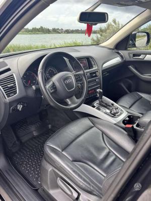 Black Audi Q5 2012 in Klaipeda, with an engine capacity of 2.00 L and mileage of 220 thousand km for 10500 €, photo 9 on AUTOMOTO.COM.LV