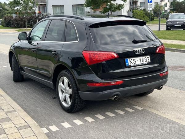 Black Audi Q5 2012 in Riga, with an engine capacity of 3.00 L and mileage of 325 thousand km for 5900 €, photo 2 on AUTOMOTO.COM.LV