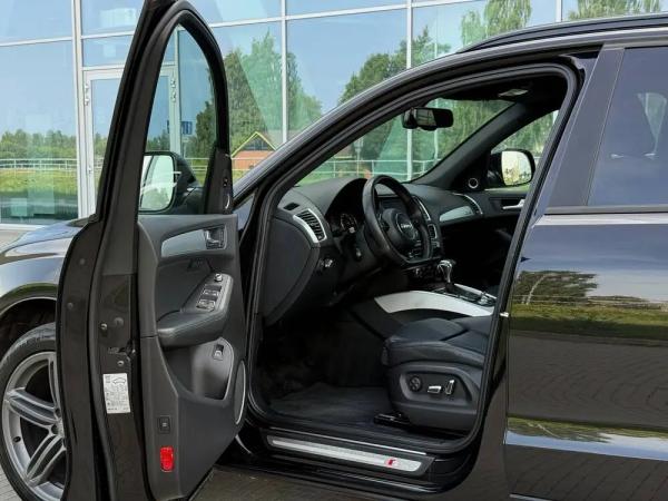 Black Audi Q5 2012 in Rezekne, with an engine capacity of 3.00 L and mileage of 249 thousand km for 13990 €, photo 9 on AUTOMOTO.COM.LV