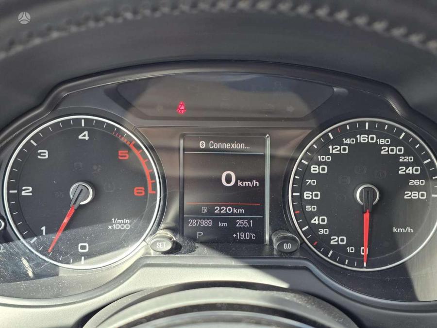 Black Audi Q5 2012 in Taurage, with an engine capacity of 2.97 L and mileage of 288 thousand km for 10900 €, photo 10 on AUTOMOTO.COM.LV