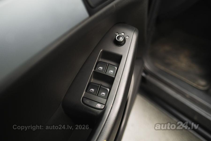 Black Audi Q5 2012 in Tallinn, with an engine capacity of 2.00 L and mileage of 297 thousand km for 8498 €, photo 13 on AUTOMOTO.COM.LV