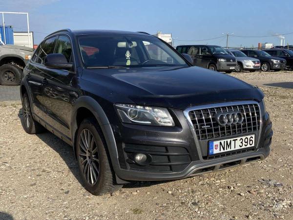 Black Audi Q5 2012 in Vilnius, with an engine capacity of 2.00 L and mileage of 299 thousand km for 8000 €, photo 1 on AUTOMOTO.COM.LV
