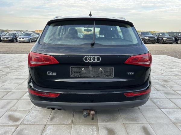 Audi Q5 2012 Giraitė vietnē Melns Audi Q5 2012 Giraitė, ar dzinēja tilpumu 2.00 L un nobraukumu 238 tūkst. km par 7250 €, foto 7 vietnē AUTOMOTO.COM.LV