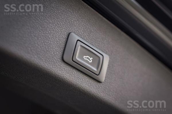 Black Audi Q5 2013 in Riga, with an engine capacity of 2.00 L and mileage of 212 thousand km for 14950 €, photo 8 on AUTOMOTO.COM.LV