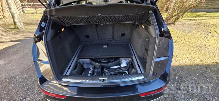 Black Audi Q5 2013 in Riga, with an engine capacity of 3.00 L and mileage of 274 thousand km for 16000 €, photo 11 on AUTOMOTO.COM.LV