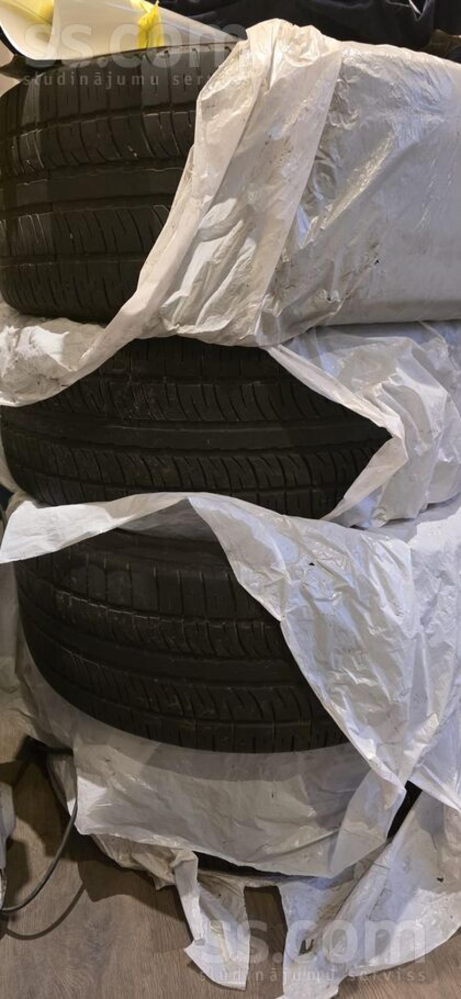 Black Audi Q5 2013 in Riga, with an engine capacity of 3.00 L and mileage of 274 thousand km for 16000 €, photo 21 on AUTOMOTO.COM.LV