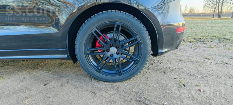 Black Audi Q5 2013 in Riga, with an engine capacity of 3.00 L and mileage of 274 thousand km for 16000 €, photo 24 on AUTOMOTO.COM.LV