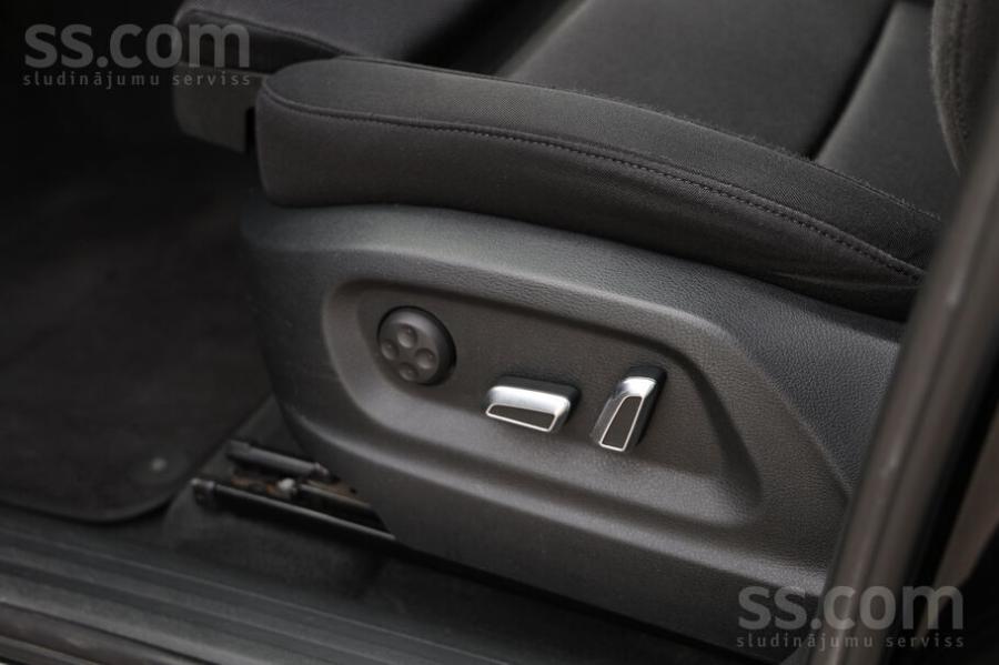 Black Audi Q5 2013 in Tukums, with an engine capacity of 2.00 L and mileage of 208 thousand km for 14000 €, photo 14 on AUTOMOTO.COM.LV