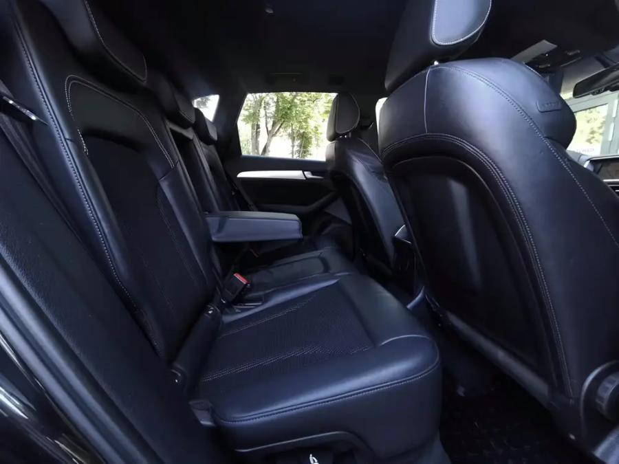 Black Audi Q5 2013 in Riga, with an engine capacity of 2.00 L and mileage of 171 thousand km for 14990 €, photo 14 on AUTOMOTO.COM.LV