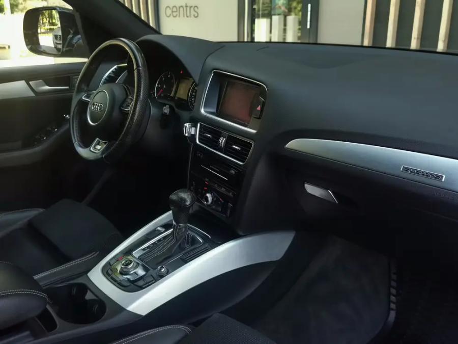 Black Audi Q5 2013 in Riga, with an engine capacity of 2.00 L and mileage of 171 thousand km for 14990 €, photo 16 on AUTOMOTO.COM.LV