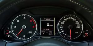 Black Audi Q5 2013 in Riga, with an engine capacity of 2.00 L and mileage of 171 thousand km for 14990 €, photo 17 on AUTOMOTO.COM.LV