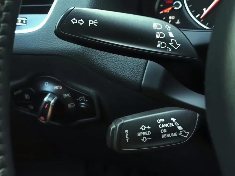 Black Audi Q5 2013 in Riga, with an engine capacity of 2.00 L and mileage of 171 thousand km for 14990 €, photo 20 on AUTOMOTO.COM.LV