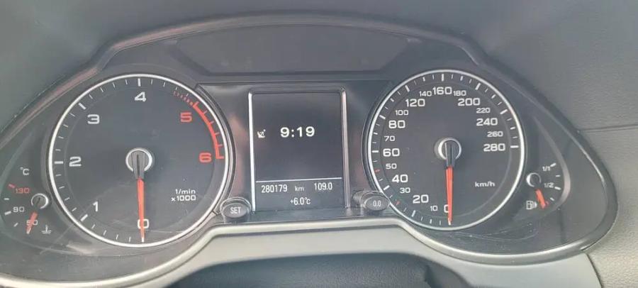 Black Audi Q5 2013 in Riga, with an engine capacity of 3.00 L and mileage of 280 thousand km for 12500 €, photo 13 on AUTOMOTO.COM.LV