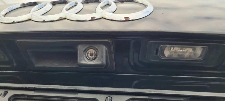 Black Audi Q5 2013 in Riga, with an engine capacity of 3.00 L and mileage of 280 thousand km for 12500 €, photo 20 on AUTOMOTO.COM.LV