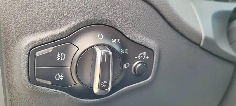 Black Audi Q5 2013 in Riga, with an engine capacity of 3.00 L and mileage of 280 thousand km for 12500 €, photo 28 on AUTOMOTO.COM.LV