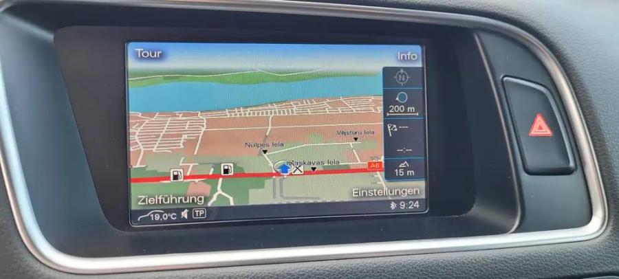 Black Audi Q5 2013 in Riga, with an engine capacity of 3.00 L and mileage of 280 thousand km for 12500 €, photo 31 on AUTOMOTO.COM.LV