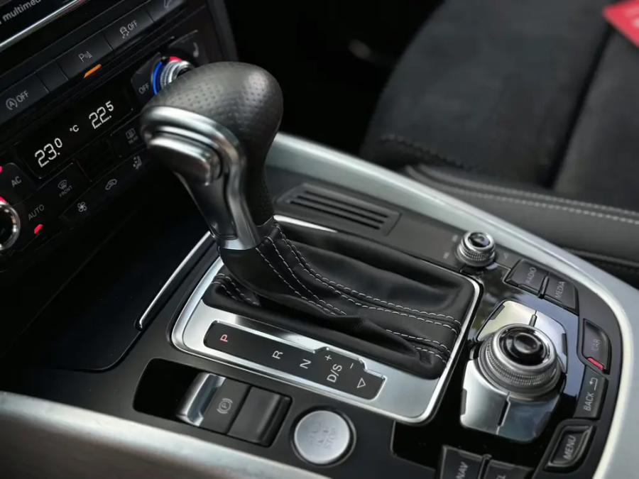 Melns Audi Q5 2013 Jūrmala, ar dzinēja tilpumu 3.00 L un nobraukumu 278 tūkst. km par 14900 €, foto 17 vietnē AUTOMOTO.COM.LV