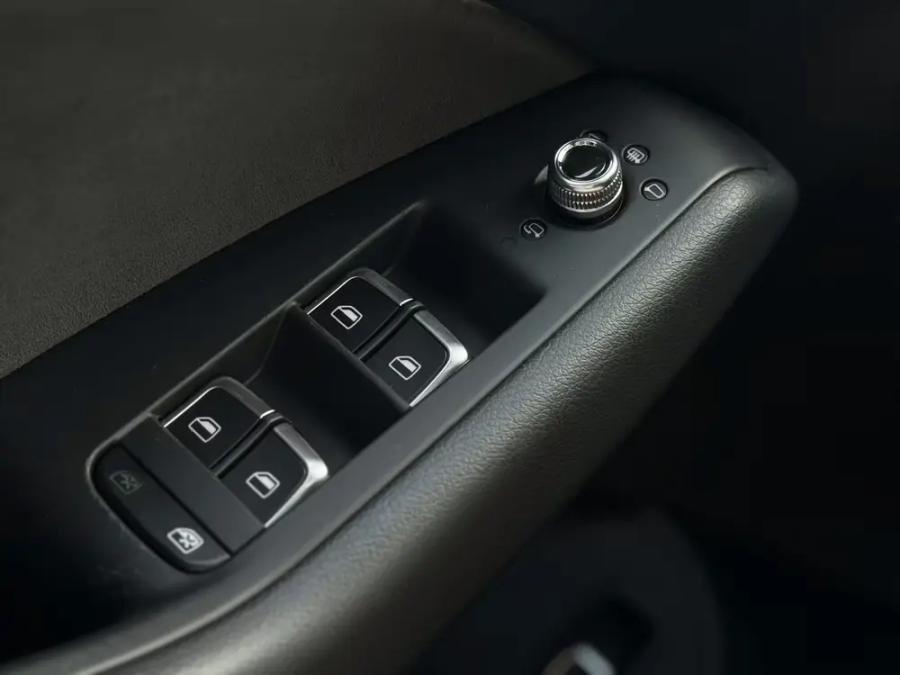 Melns Audi Q5 2013 Jūrmala, ar dzinēja tilpumu 3.00 L un nobraukumu 278 tūkst. km par 14900 €, foto 21 vietnē AUTOMOTO.COM.LV