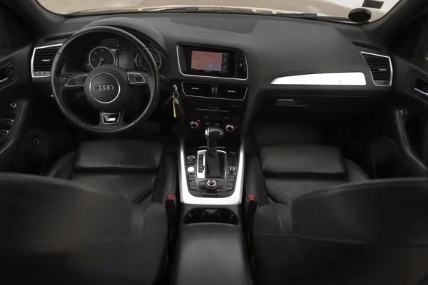Black Audi Q5 2013 in Jelgava, with an engine capacity of 3.00 L and mileage of 284 thousand km for 15500 €, photo 8 on AUTOMOTO.COM.LV
