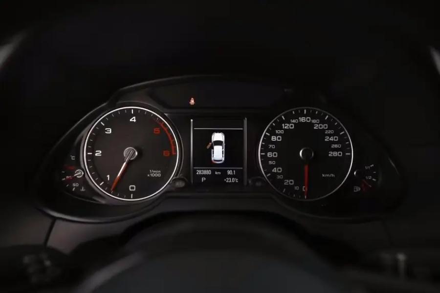 Melns Audi Q5 2013 Jelgava, ar dzinēja tilpumu 3.00 L un nobraukumu 284 tūkst. km par 15500 €, foto 15 vietnē AUTOMOTO.COM.LV