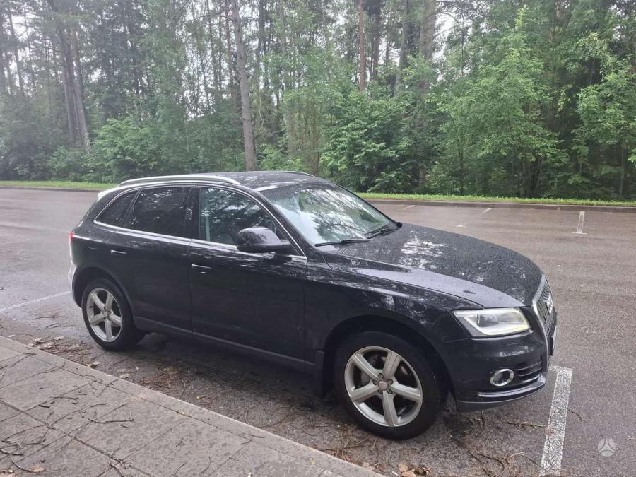 Black Audi Q5 2013 in Visaginas, with an engine capacity of 2.00 L and mileage of 326 thousand km for 13999 €, photo 4 on AUTOMOTO.COM.LV