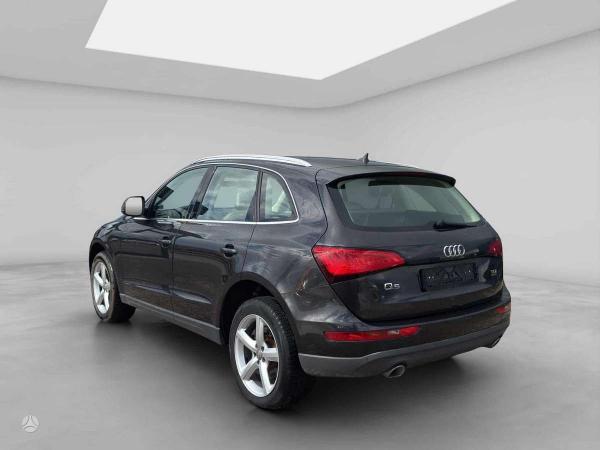 Melns Audi Q5 2013 Kauņa, ar dzinēja tilpumu 3.00 L un nobraukumu 283 tūkst. km par 12390 €, foto 4 vietnē AUTOMOTO.COM.LV