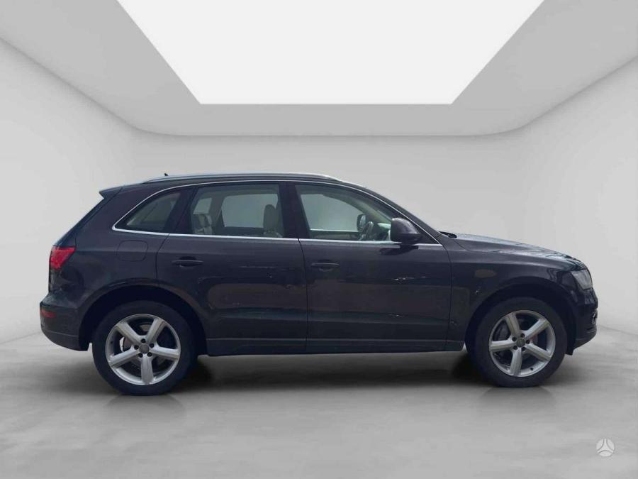 Black Audi Q5 2013 in Kaunas, with an engine capacity of 3.00 L and mileage of 283 thousand km for 12390 €, photo 8 on AUTOMOTO.COM.LV