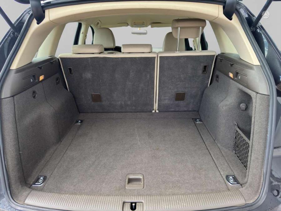 Black Audi Q5 2013 in Kaunas, with an engine capacity of 3.00 L and mileage of 283 thousand km for 12390 €, photo 18 on AUTOMOTO.COM.LV