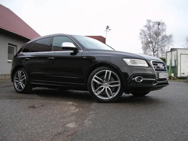 Black Audi Q5 2014 in Sigulda, with an engine capacity of 3.00 L and mileage of 208 thousand km for 16990 €, photo 2 on AUTOMOTO.COM.LV