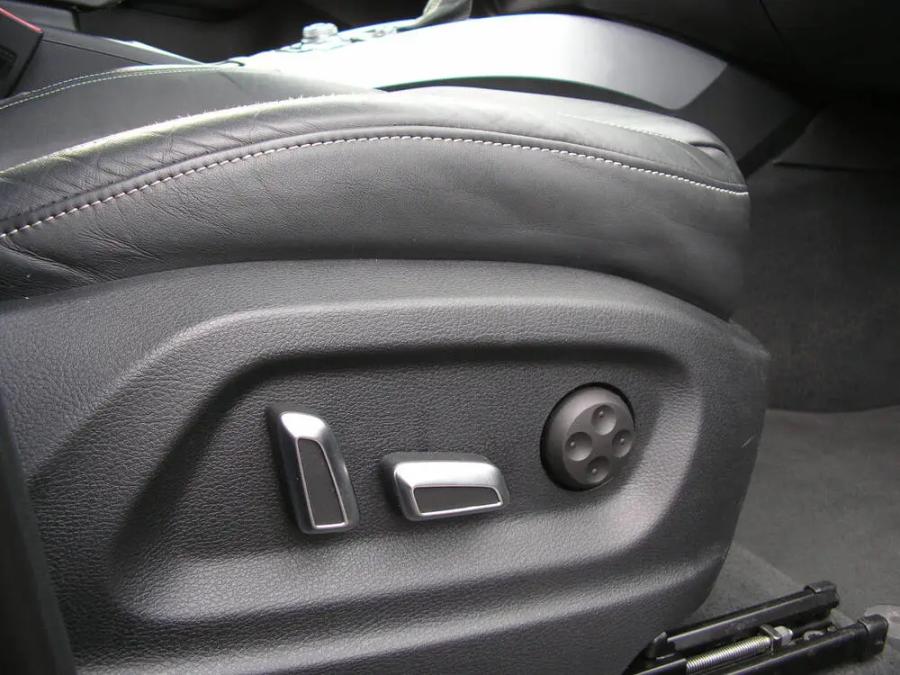Black Audi Q5 2014 in Sigulda, with an engine capacity of 3.00 L and mileage of 208 thousand km for 16990 €, photo 31 on AUTOMOTO.COM.LV