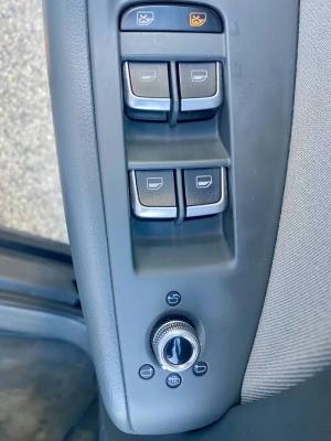 Black Audi Q5 2014 in Riga, with an engine capacity of 2.00 L and mileage of 0 thousand km for 10500 €, photo 17 on AUTOMOTO.COM.LV
